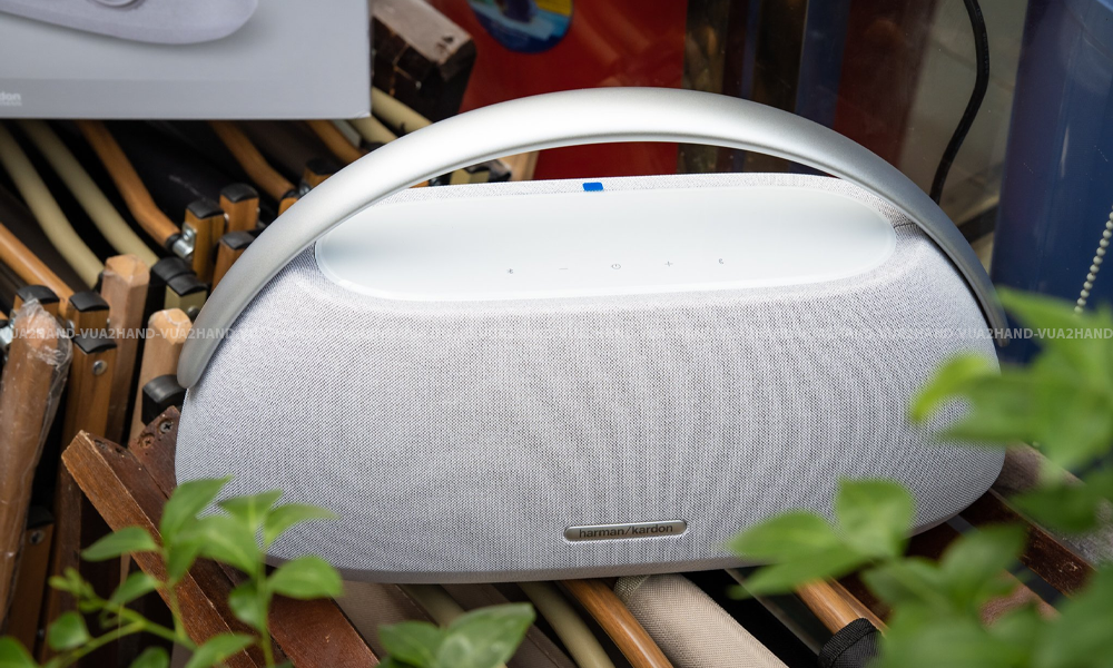 Giới thiệu chính thức chiếc loa Harman Kardon Goplay 3 màu bạc ra mắt